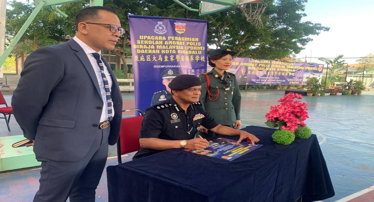 PROGRAM SEKOLAH ANGKAT PDRM IPD KOTA KINABALU – 亚庇中学