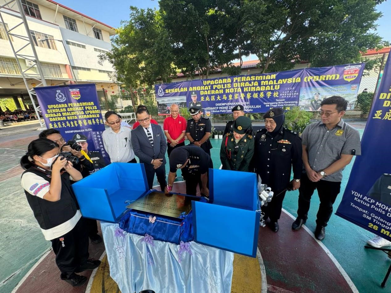 PROGRAM SEKOLAH ANGKAT PDRM IPD KOTA KINABALU – 亚庇中学
